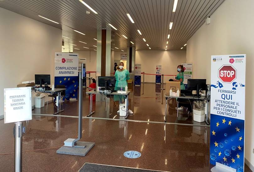 Covid-vaccino, Ulss 8: da oggi il via alla terza dose anche per 16-17 ... Covid-vaccino, Ulss 8: da oggi il via alla terza dose anche per 16-17 ...