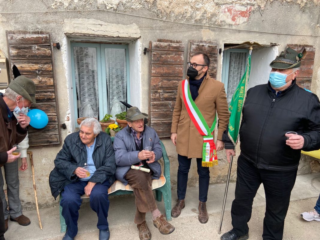 Romano festeggia il neocentenario (e alpino) Davide Andolfatto (con la ...