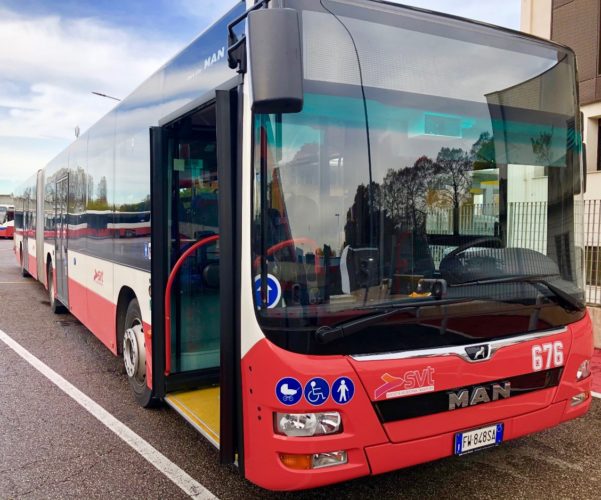 Senza biglietto sul bus: punta una pistola contro l'autista per farlo ...