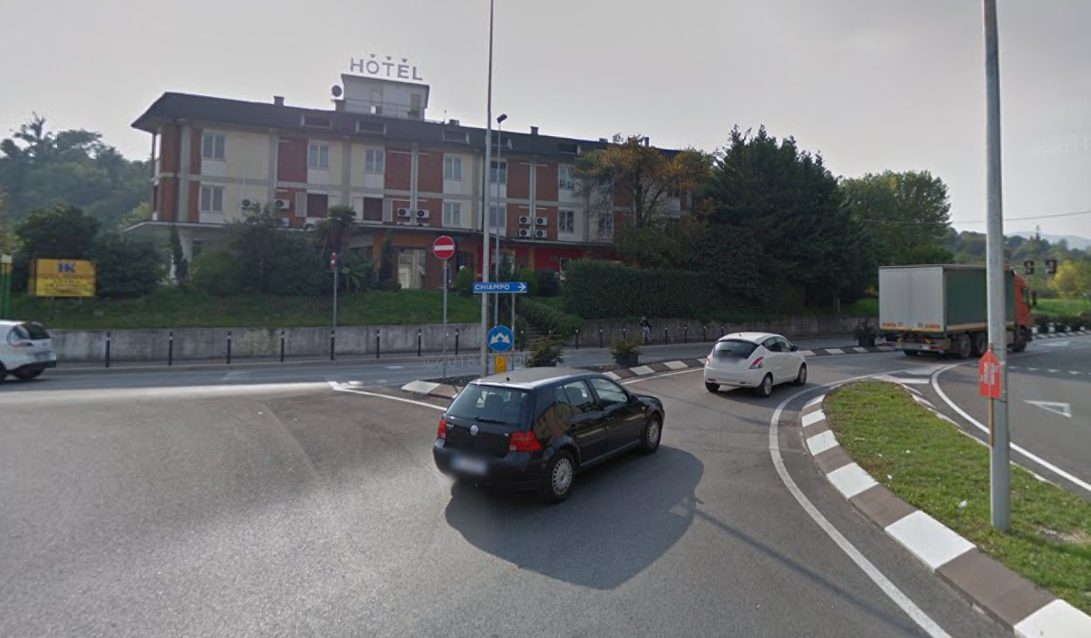 Pedone investito finisce in rianimazione. Contusioni più lievi per due ...