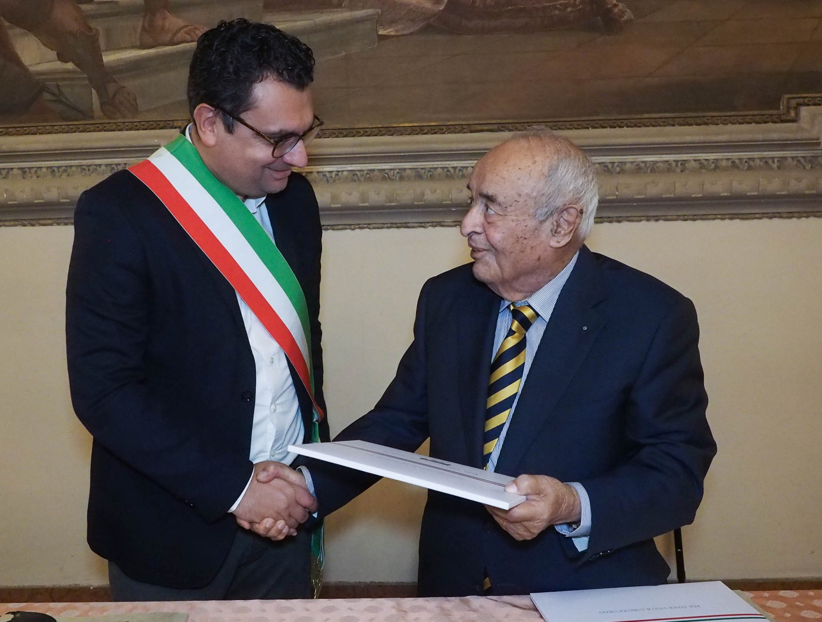 Il saluto solenne al generale Domenico Innecco, "grande Alpino" dal ...