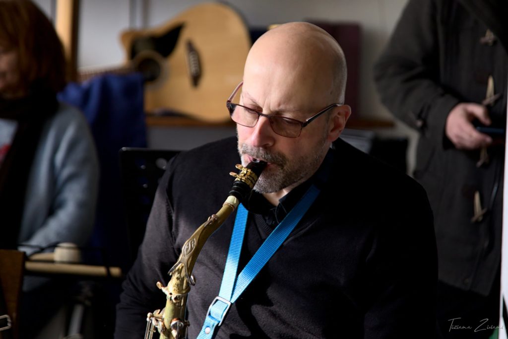 Commozione ed incredulità per la morte del musicista Renzo De Rossi - L ...