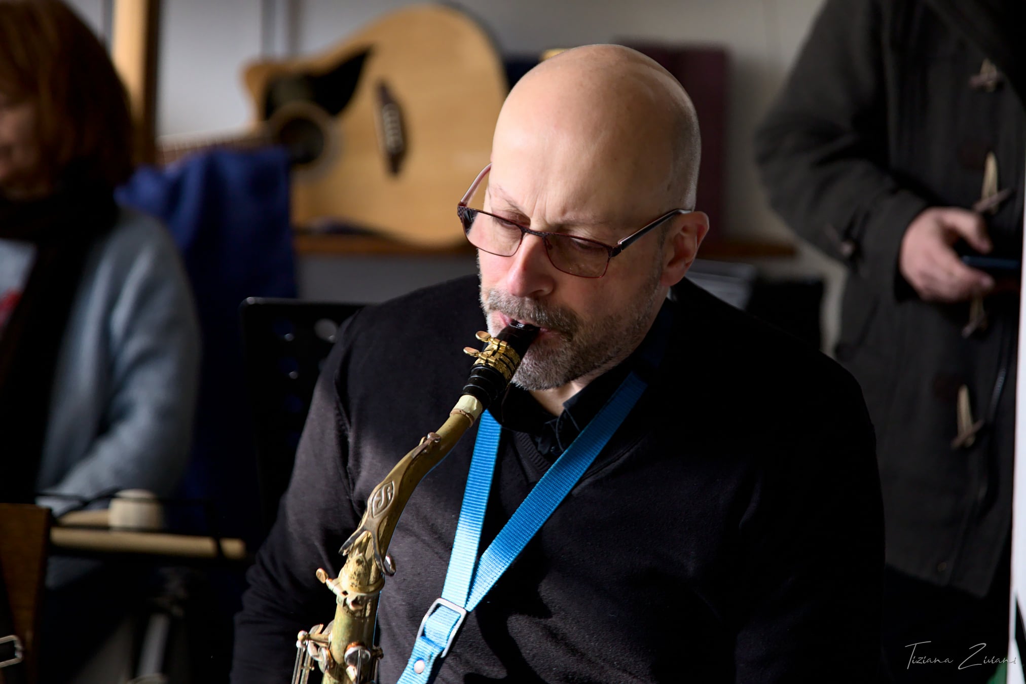 Commozione ed incredulità per la morte del musicista Renzo De Rossi - L ...