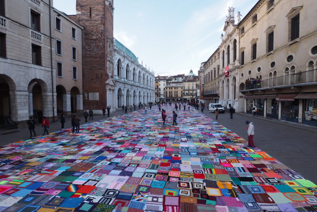 Record di presenze per Viva Vittoria: vendute 2200 coperte e raccolti ... Record di presenze per Viva Vittoria: vendute 2200 coperte e raccolti ...