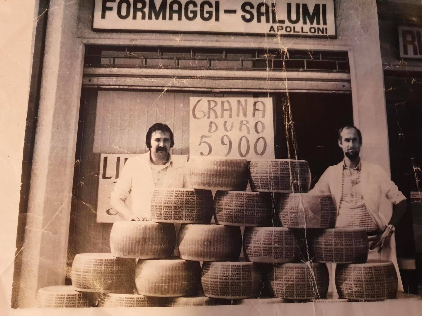 Il saluto al "Baffo", negoziante di alimentari tipici veneti e membro ...