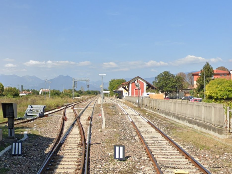 Minorenni di una comunità fuggono attraverso i binari: treno costretto ...