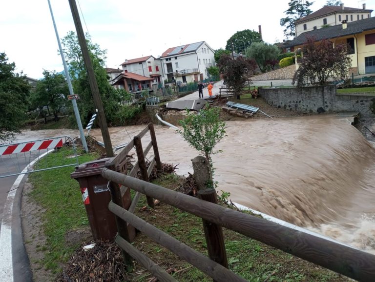 Maltempo, il Vicentino va sott'acqua: frane e strade chiuse. Crolla un ...
