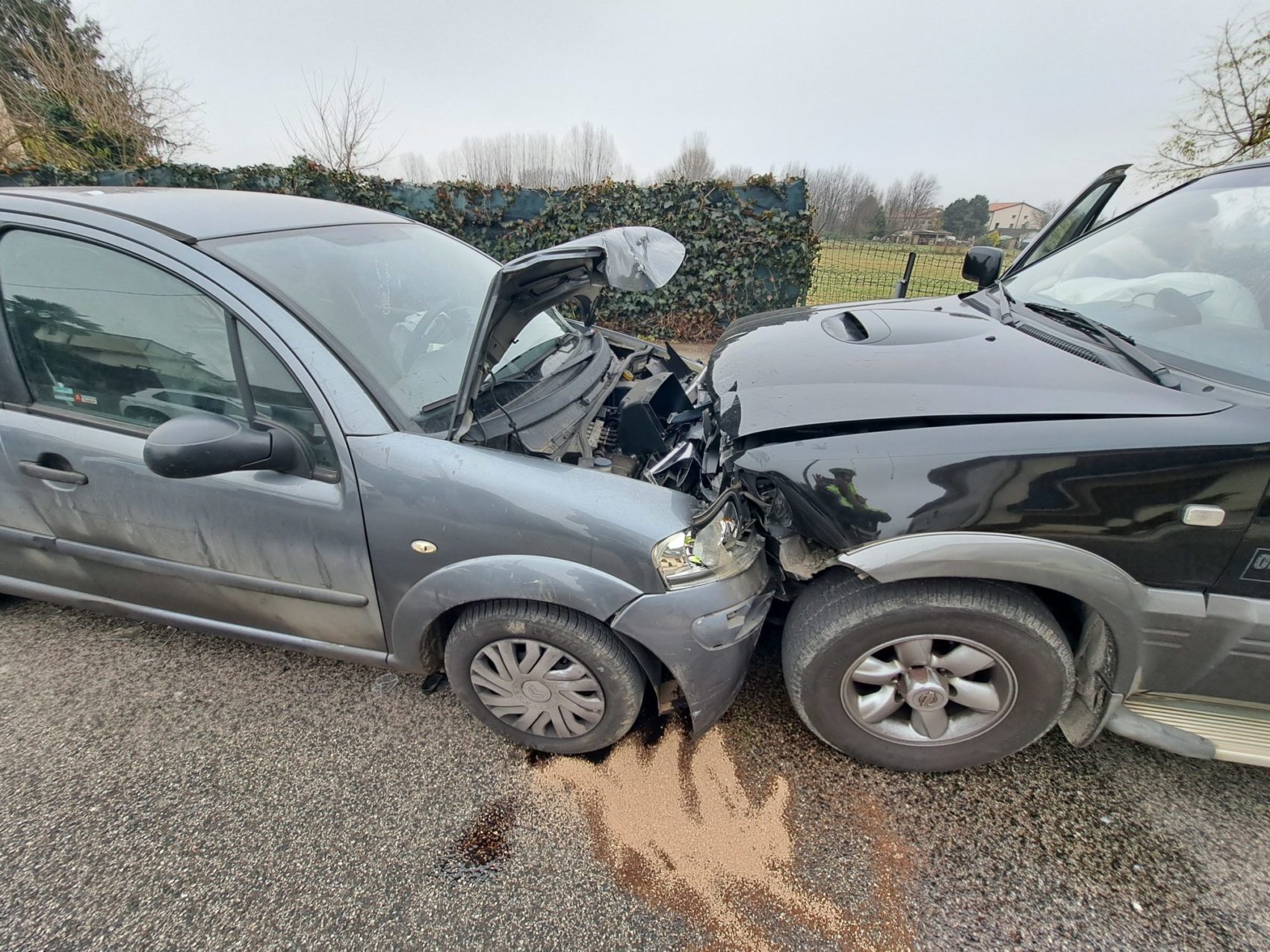 Scontro frontale tra due auto: ferite le due conducenti. Ricovero d ...