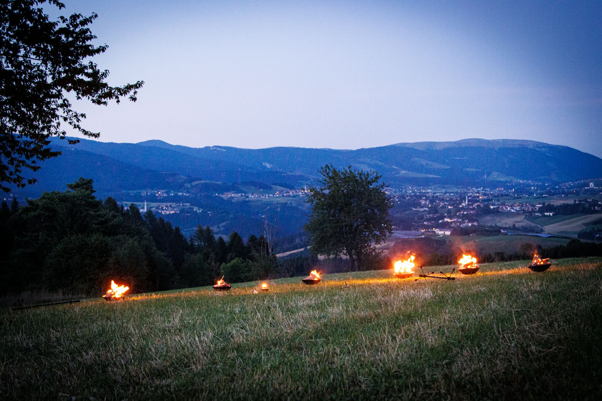 Vent’anni di Hoga Zait: da stasera il grande rito cimbro riaccende l ...