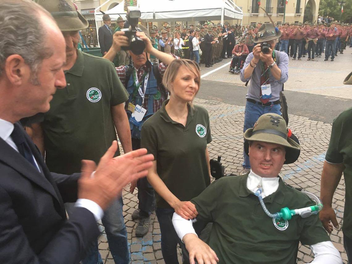 Addio a Riccardo Cerantola, l'alpino affetto da Sla simbolo di tenacia ...