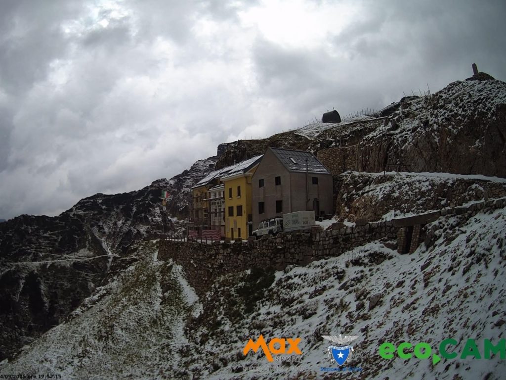 Il primo freddo e il maltempo spargono grandine sul Pasubio - L'Eco ...