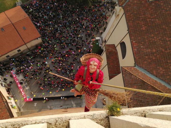 Una tradizione lunga trent'anni: torna la discesa della Befana dal ...