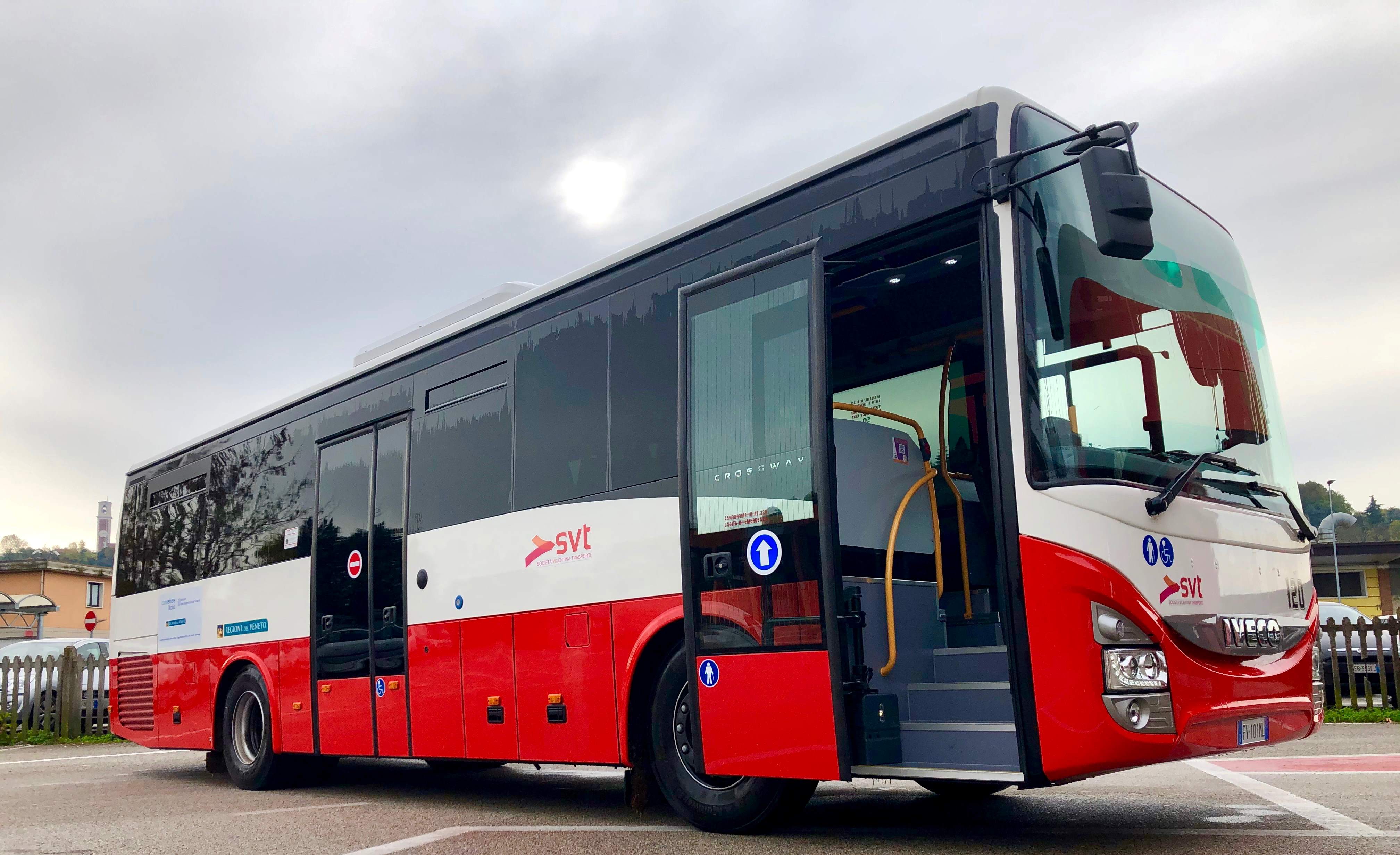 Manca l'abbonamento, 15enne disabile allontanato dal bus. Zaia ...
