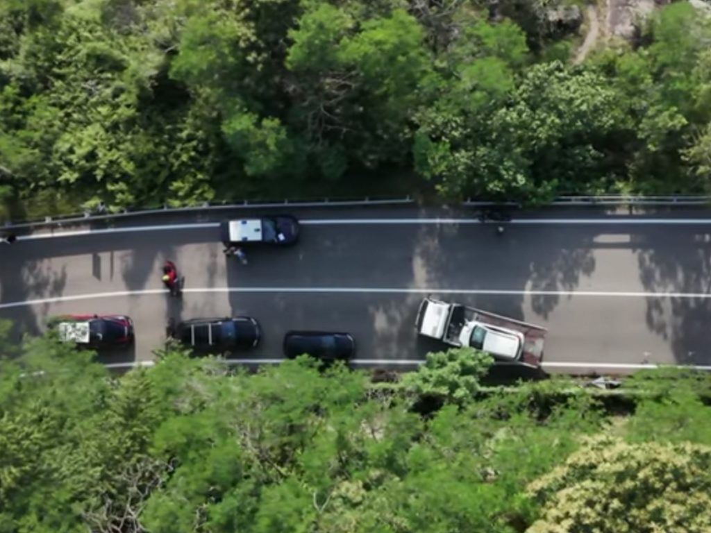 Varesotto, auto travolge 5 giovani pedoni: morta una 17enne, 4 feriti ...